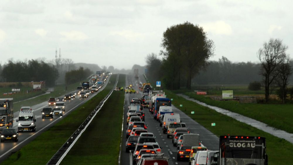 112-nieuws woensdag 17 april: Ongeluk bij Marum zorgt voor file op A7 • Brand in Leekster boom ...