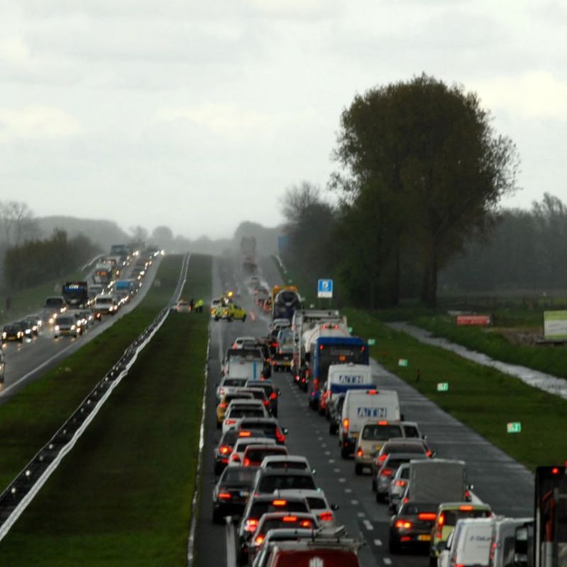 112-nieuws woensdag 17 april: Ongeluk bij Marum zorgt voor file op A7 • Brand in Leekster boom ...
