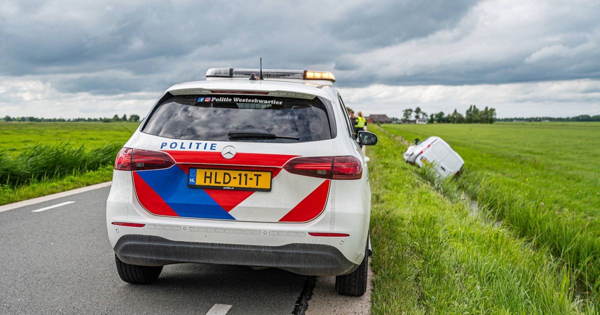112-nieuws: Autobrand in Stad • Bestelbus belandt in Niekerkse sloot ...