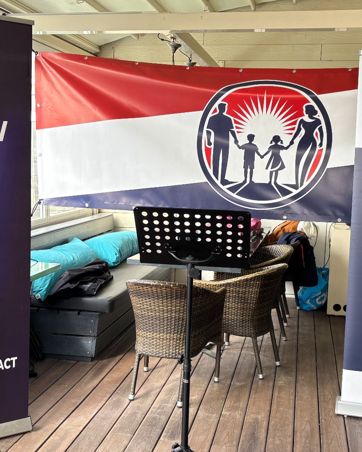 Deze groep is de uit de hand lopende anti-AZC-protesten zat en pakt het ...