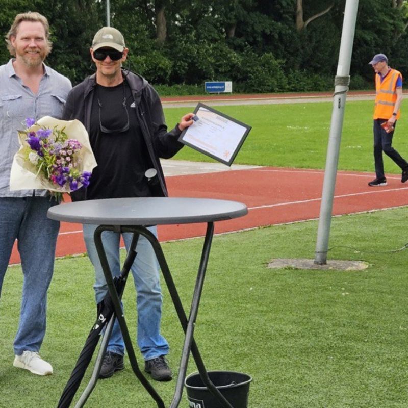 Werptrainer Joop Tervoort wordt geëerd door Atletiekunie - RTV Noord