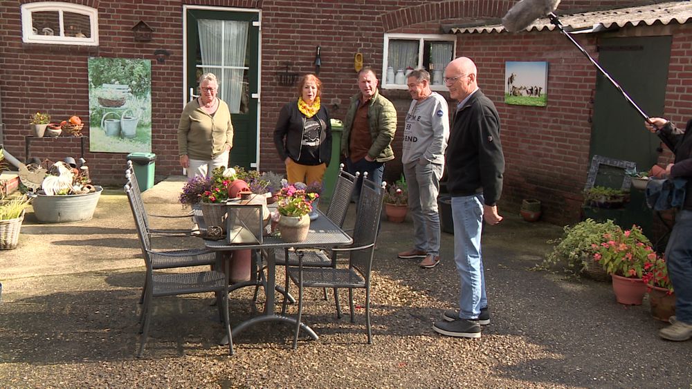 Óngerwaeg, Thea en Jan, same in Aijen - L1