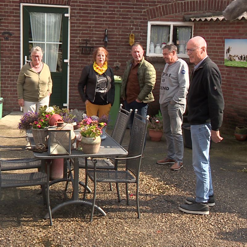 Óngerwaeg, Thea en Jan, same in Aijen - L1
