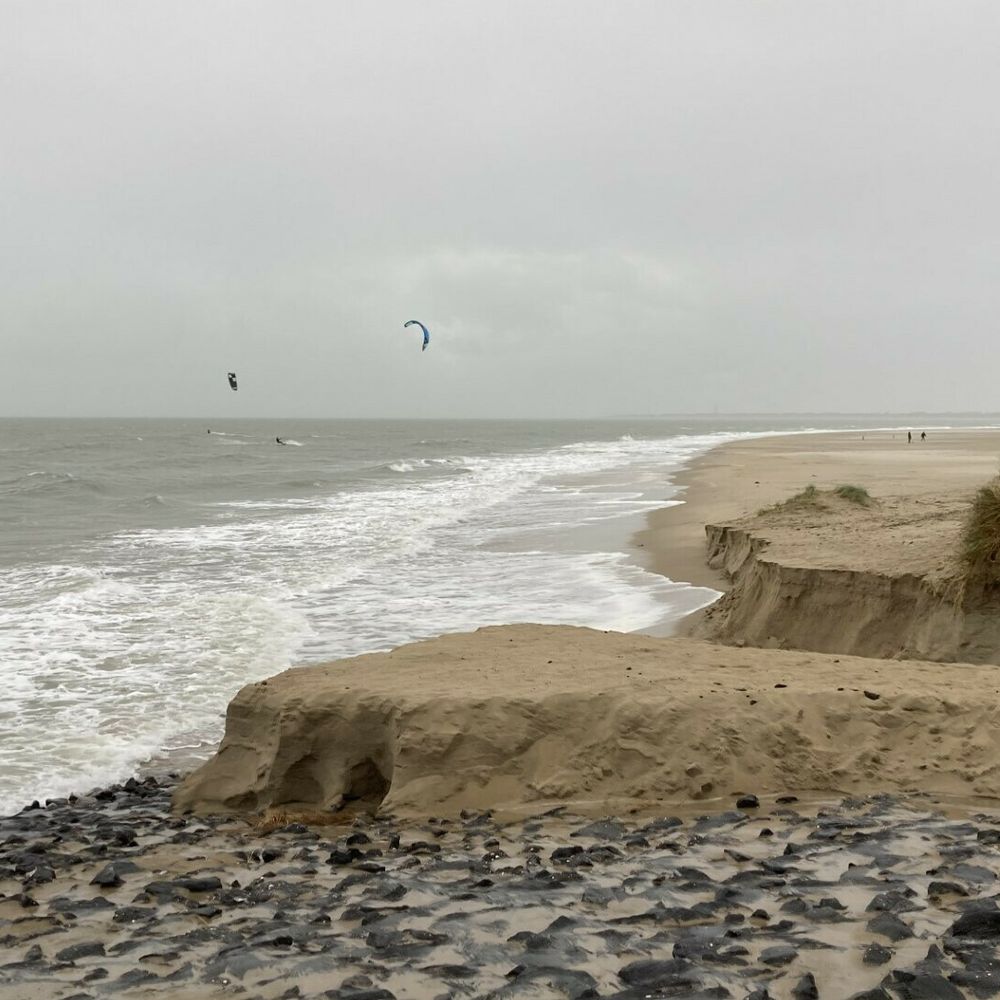 'Strand langs Brouwersdam moet gered worden om toerisme op Schouwen ...