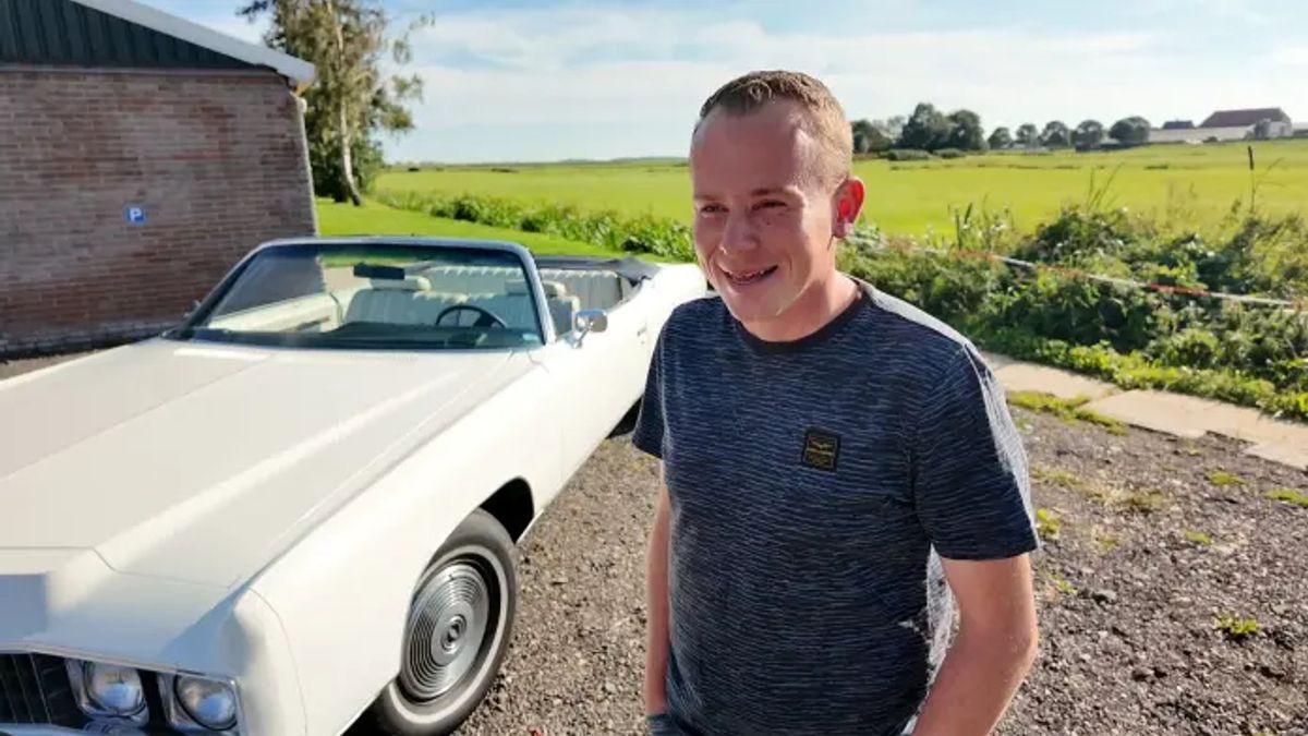 Moreno uit Lemmer heeft de originele Flodder-auto gekocht: "Kon de kans ...