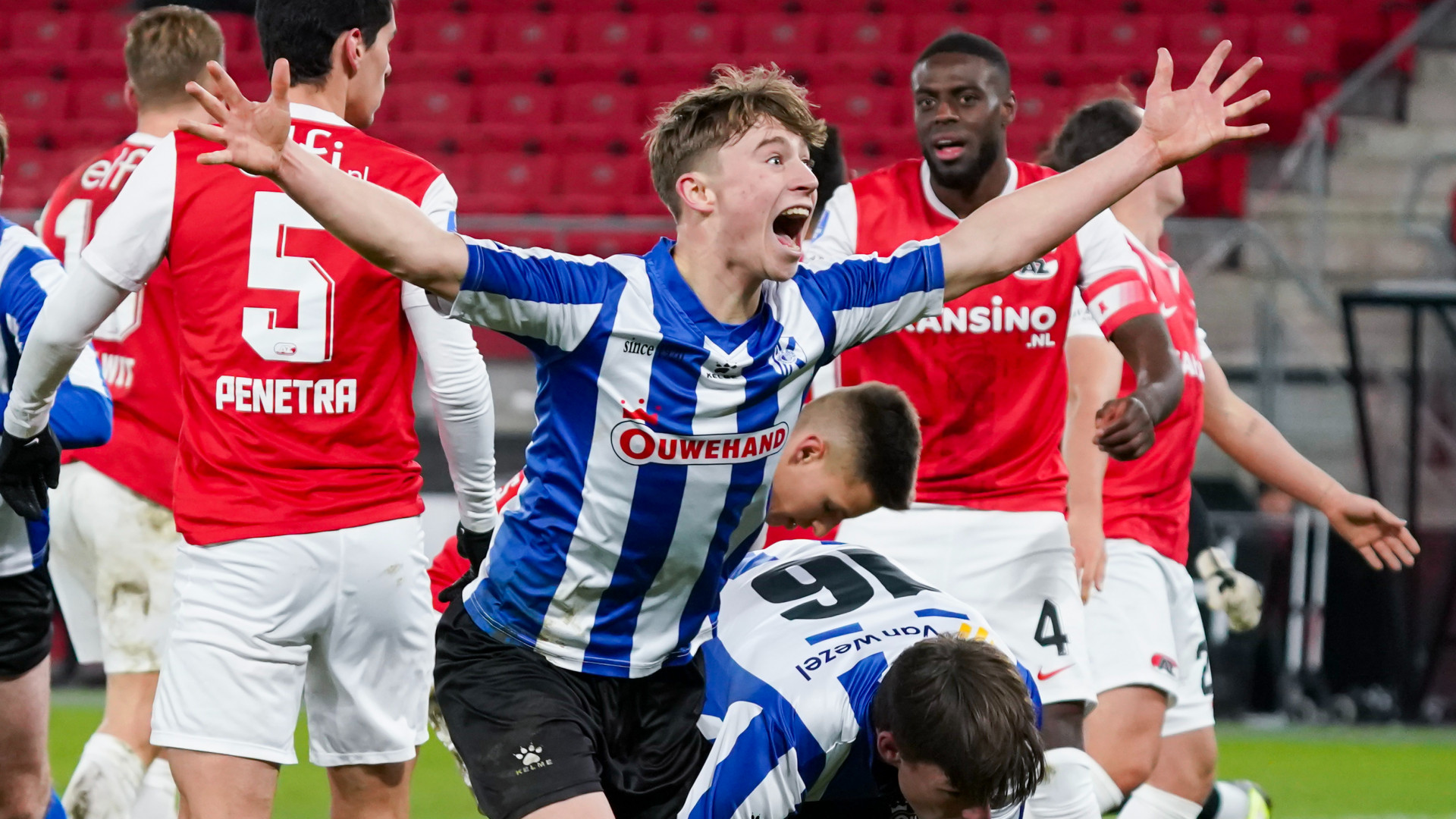 Overstap naar AZ 'eindelijk' rond voor opgeluchte Sem van Duijn ...