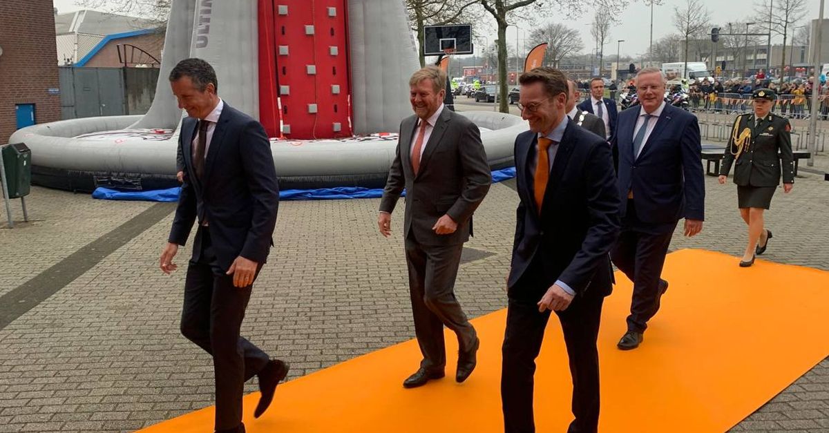 Croissantje met de koning: Willem-Alexander opent Koningsspelen in ...