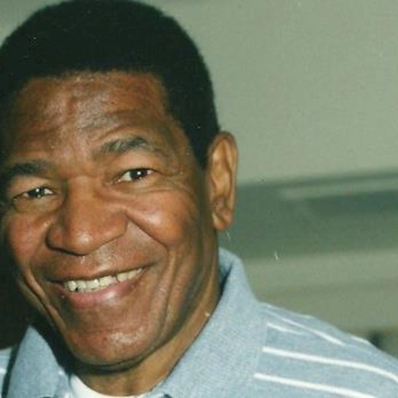 'De Zwarte Meteoor' Steve Mokone (82) overleden - Oost