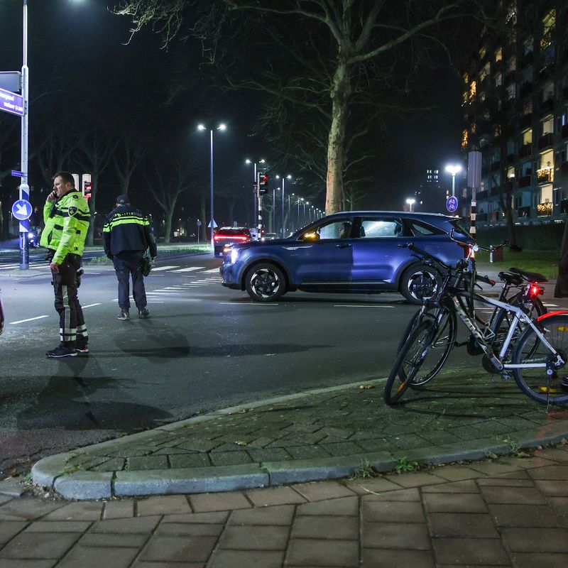 Kind naar ziekenhuis na botsing tussen fiets en auto | Flinke ...
