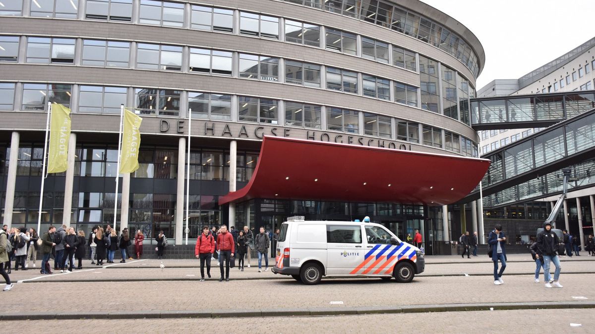 Politie maakt jacht op mogelijk gewapende man in Den Haag - Omroep West Politie maakt jacht op mogelijk gewapende man in Den Haag - Omroep West