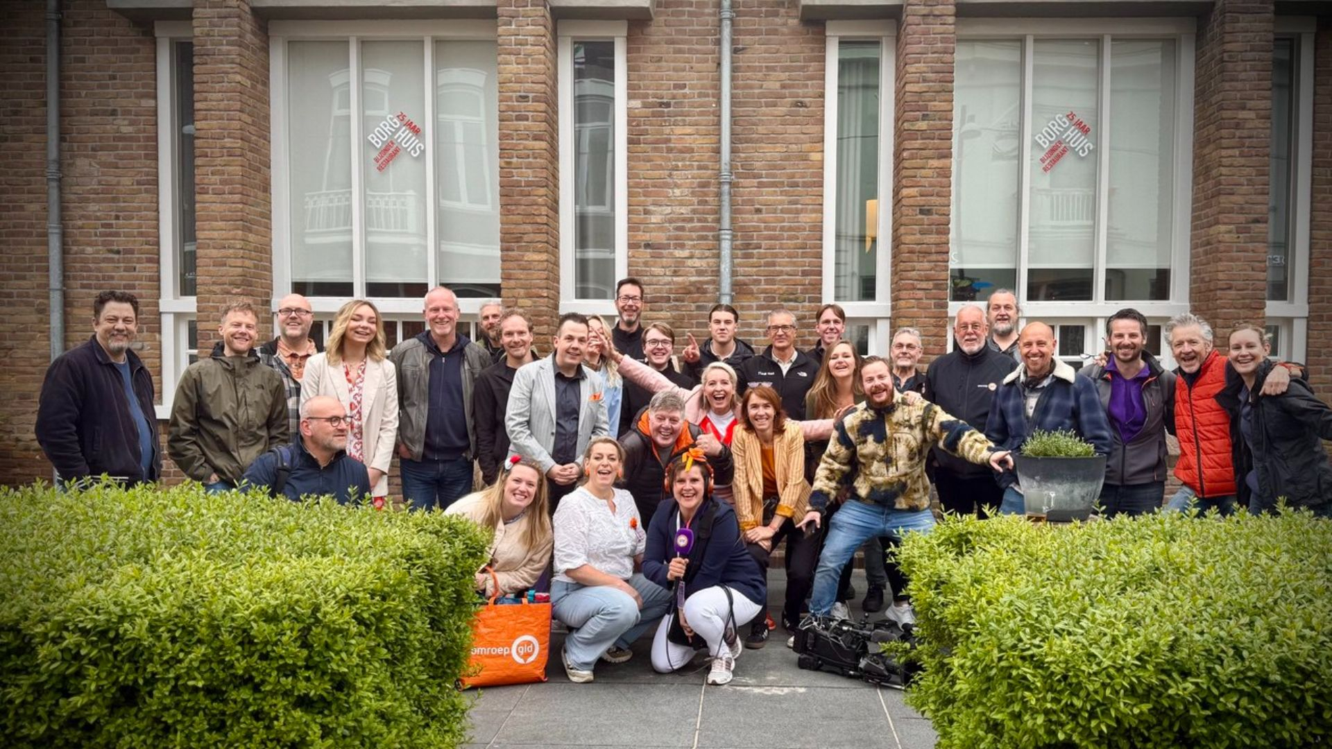 Binnenstad Arnhem vol • burgemeester proost op Koningsdag - Omroep ...