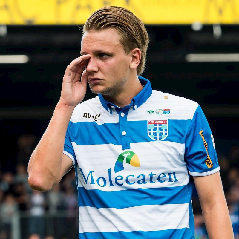PEC Zwolle-middenvelder Wouter Marinus scheurt hamstring - RTV Oost
