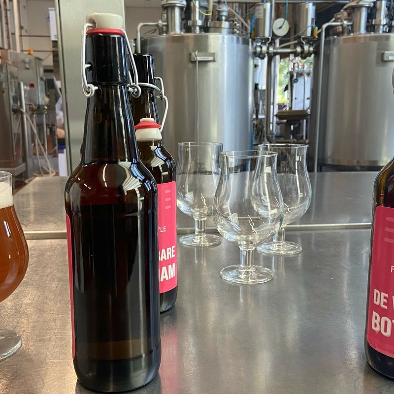 Van kliekje naar kroeg: studenten maken bier van brood - Omrop Fryslân