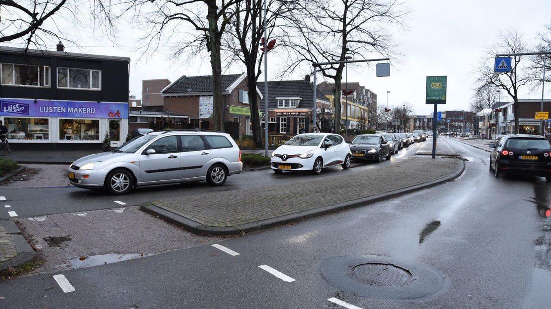 'Gele hesjes' blokkeren rotonde in Emmen - RTV Drenthe 'Gele hesjes' blokkeren rotonde in Emmen - RTV Drenthe