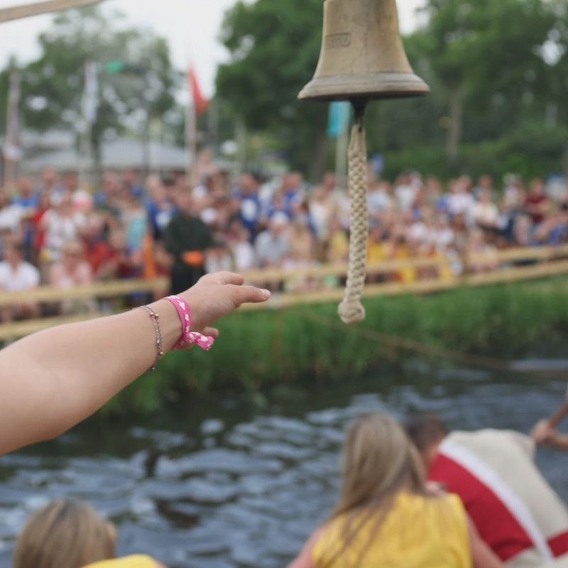 Hoe werkt boogschieten en spannende botenrace: sfeerimpressie van ...
