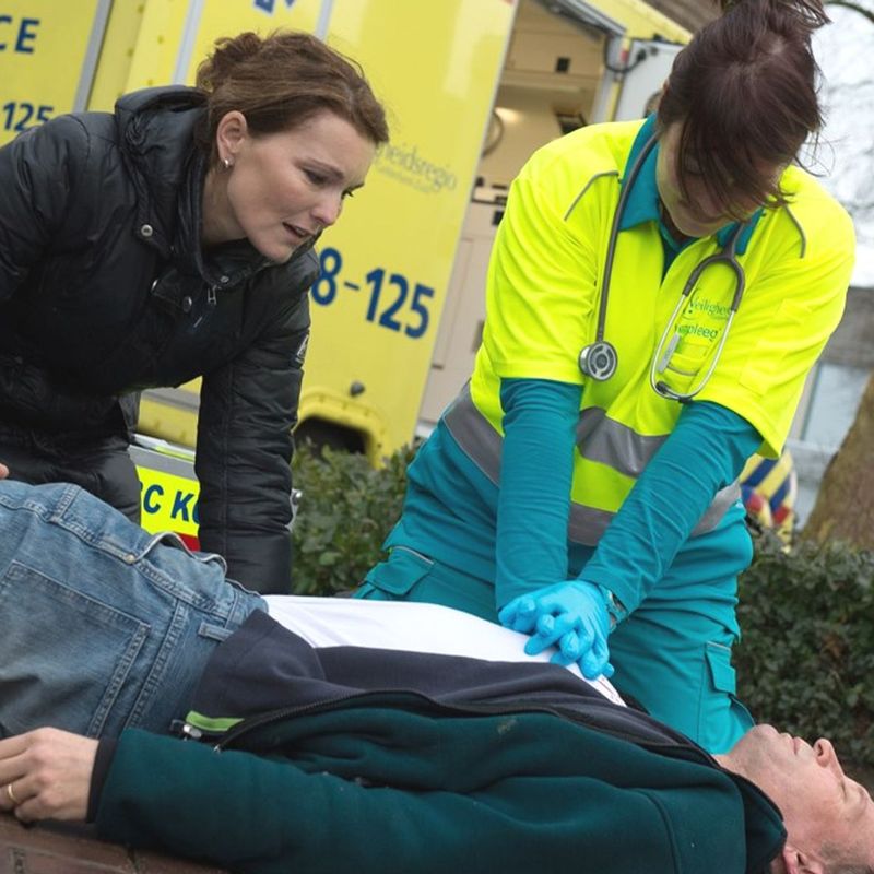 UT werkt aan project om via smartwatch snel hulp bij hartstilstand te krijgen - Oost