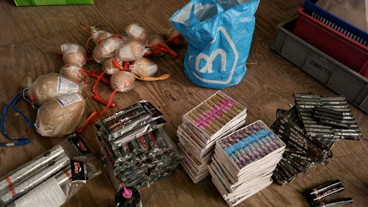 Tientallen kilo's illegaal vuurwerk aangetroffen - Omroep West