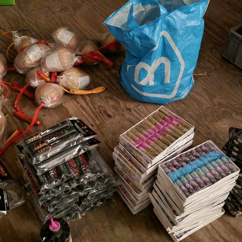 Tientallen kilo's illegaal vuurwerk aangetroffen - Omroep West