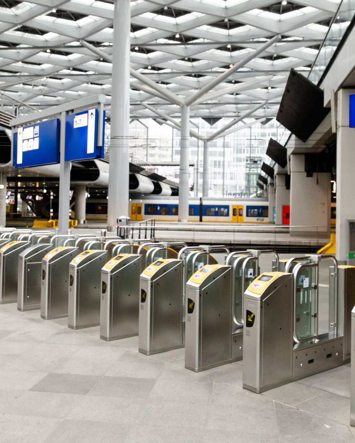Vrijdag nieuwe stakingsronde bij NS, geen treinen in regio's west en ...