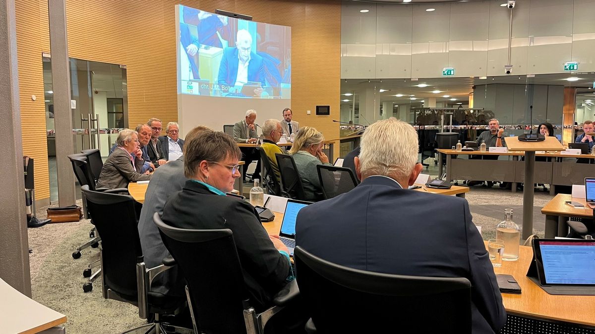 Politiek stelt onderzoek in naar giftige sfeer in gemeenteraad ...