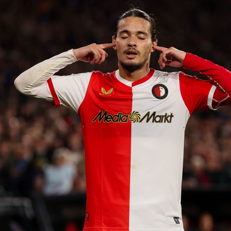 Feyenoord boekt zuinige zege op Heerenveen in onrustige wedstrijd - Rijnmond