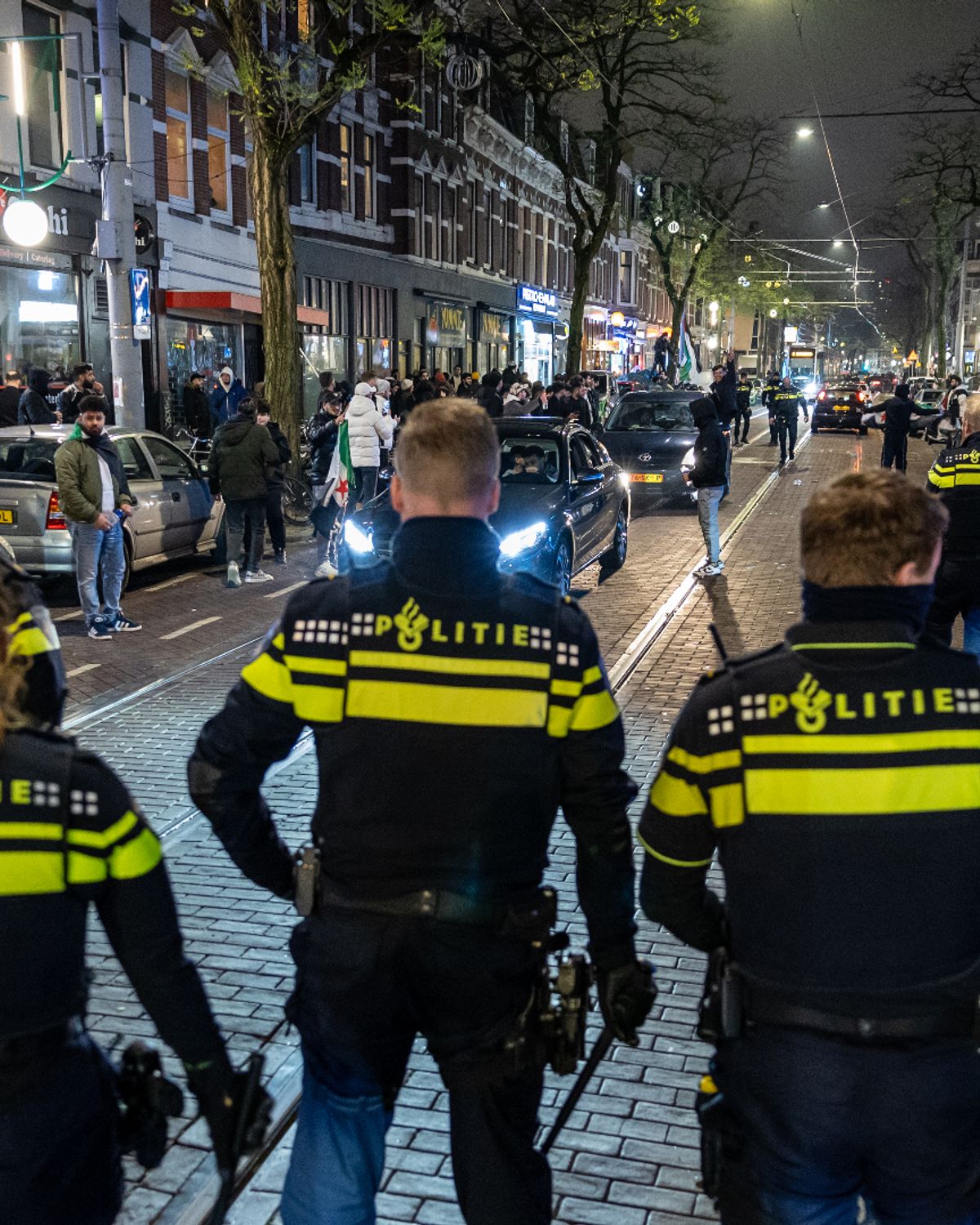 Feestvierders blokkeren centrum Rotterdam | Explosie zonder gewonden ...