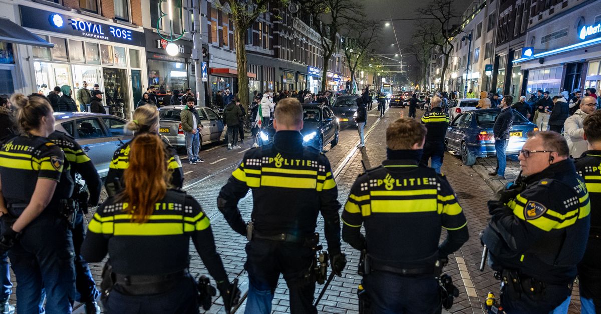 Feestvierders blokkeren centrum Rotterdam | Explosie zonder gewonden ...