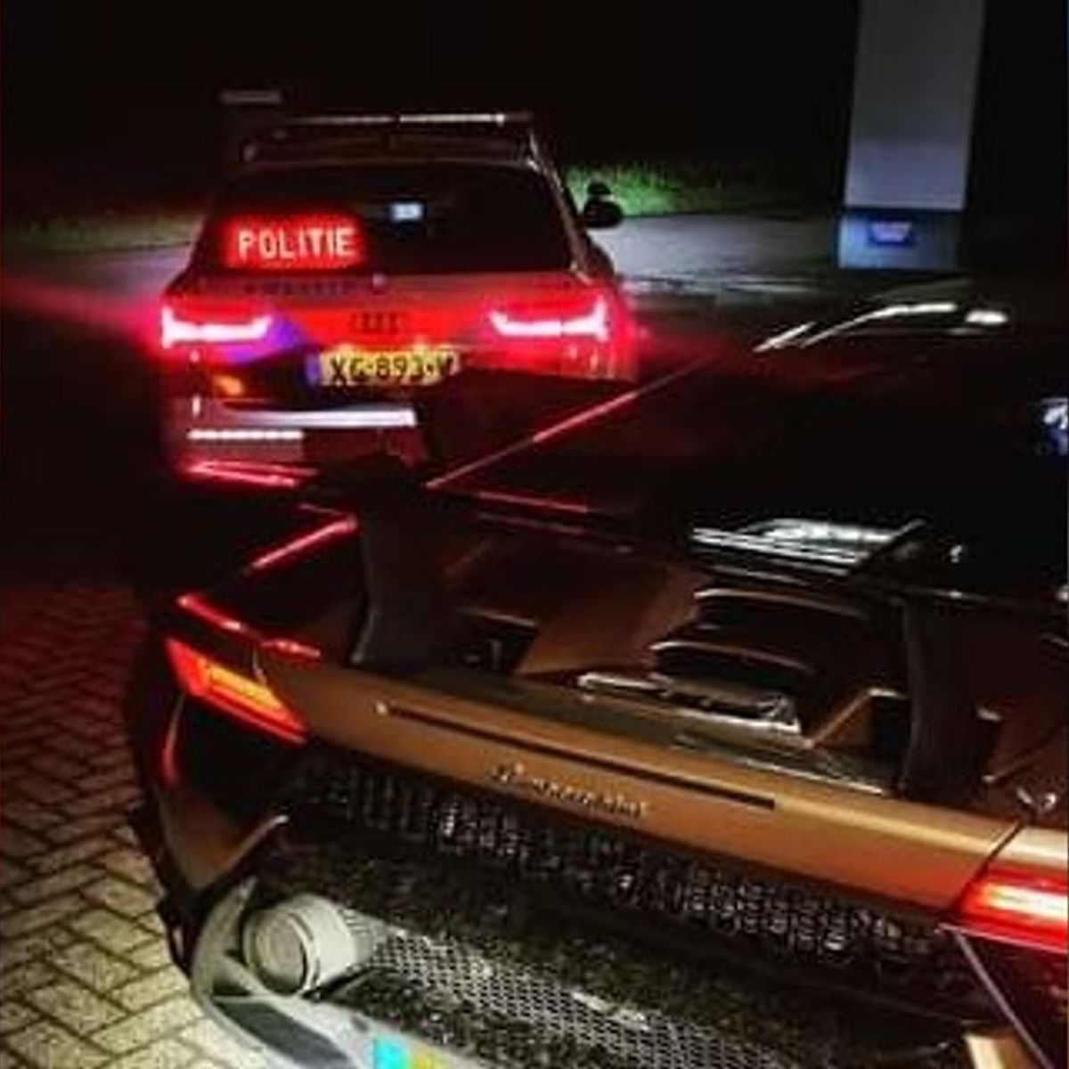 Multimiljonair en influencer scheurt met Lamborghini over A28: auto ...