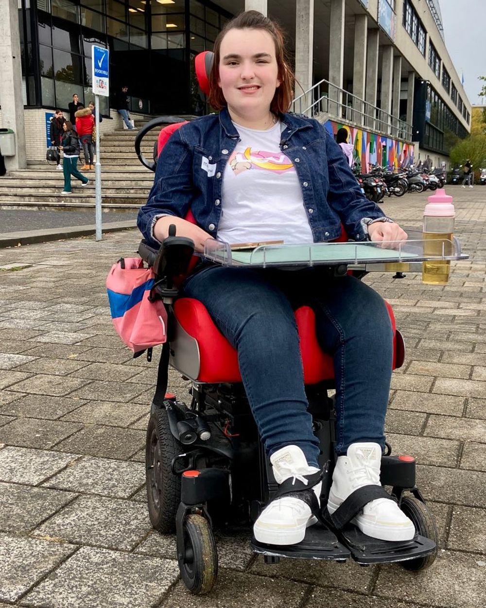 Eenzaamheid, onbegrip en slalommen om deelscooters; Morwena in haar ...