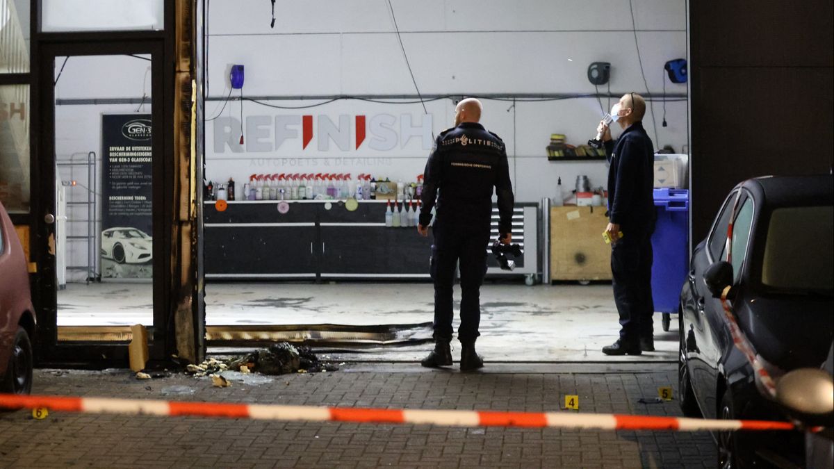 Politie houdt 15 verdachten aan voor meerdere explosies - Omroep West