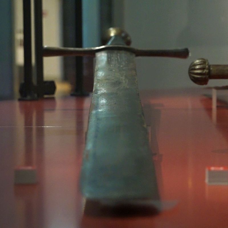 Met dit zwaard heeft de beul van Zutphen misdadigers onthoofd - Omroep ...