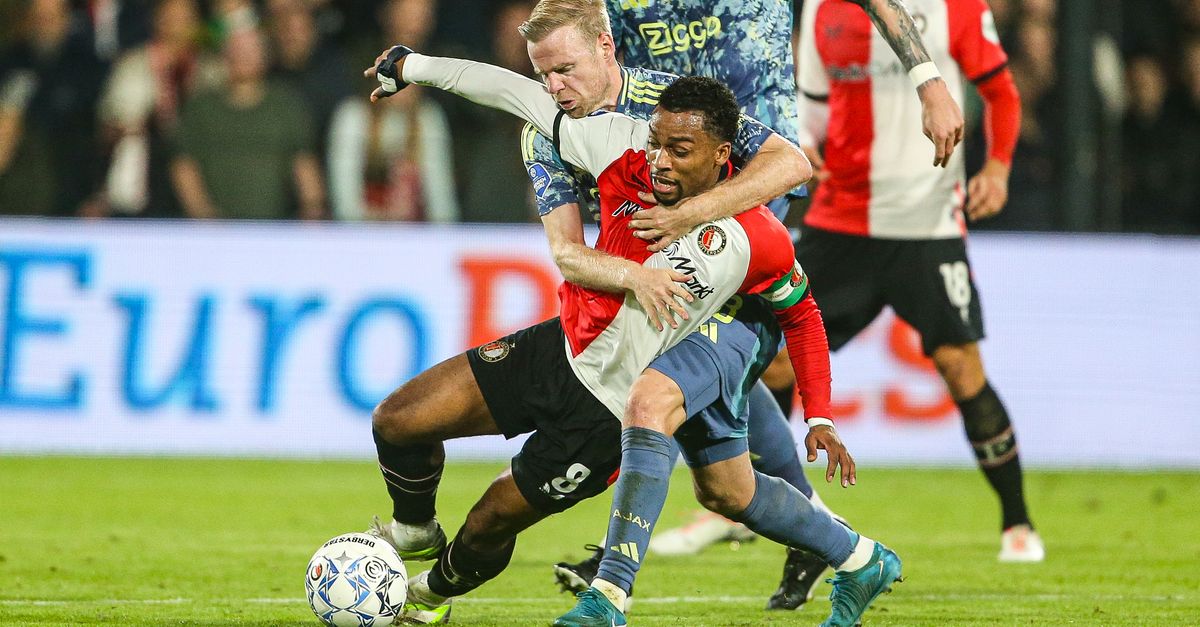 Lees terug: Feyenoord onderuit tegen Ajax (0-2) - Rijnmond