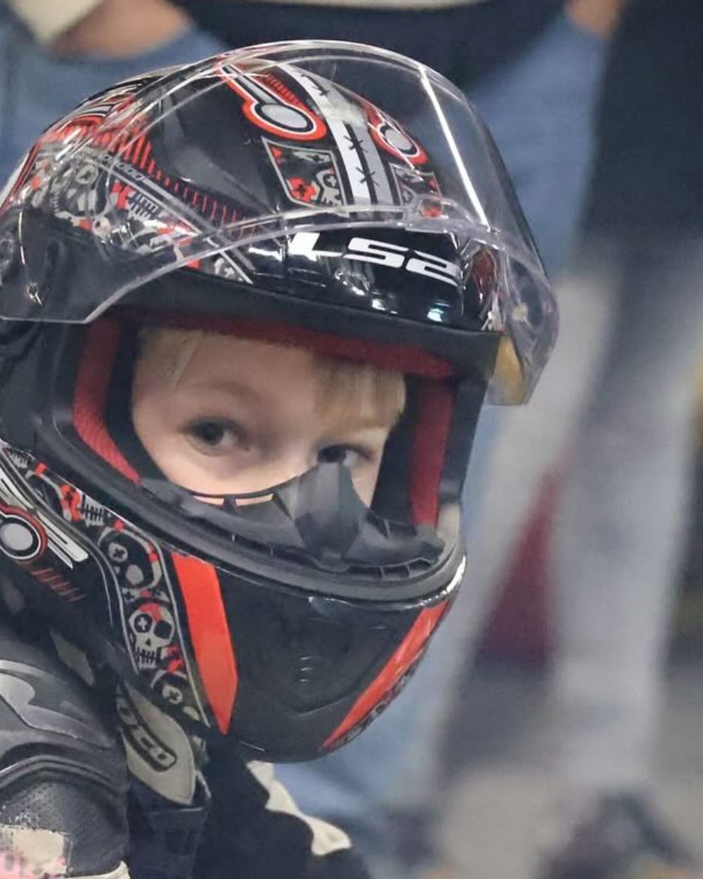 Sid (7), die zwaargewond raakte bij minibiketraining in Swalmen ...