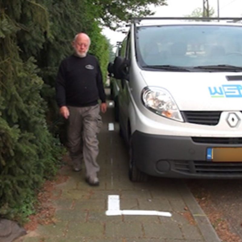 Verplicht parkeren op de stoep in Velp - Omroep Gelderland