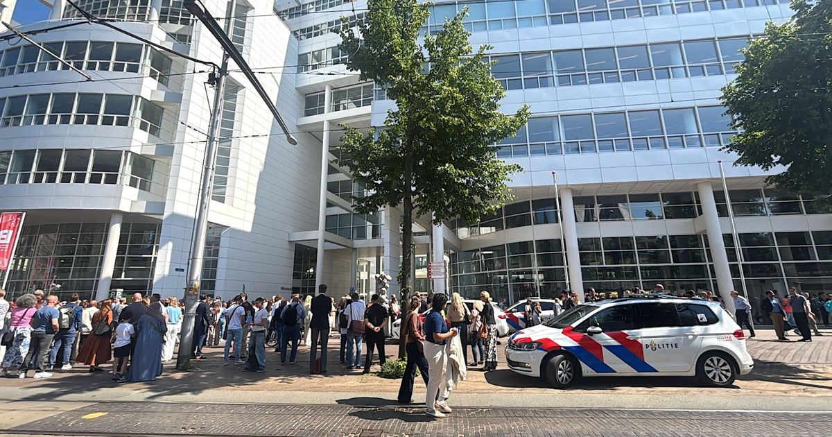 Centrale Bibliotheek en stadhuis ontruimd vanwege ‘verdachte situatie ...