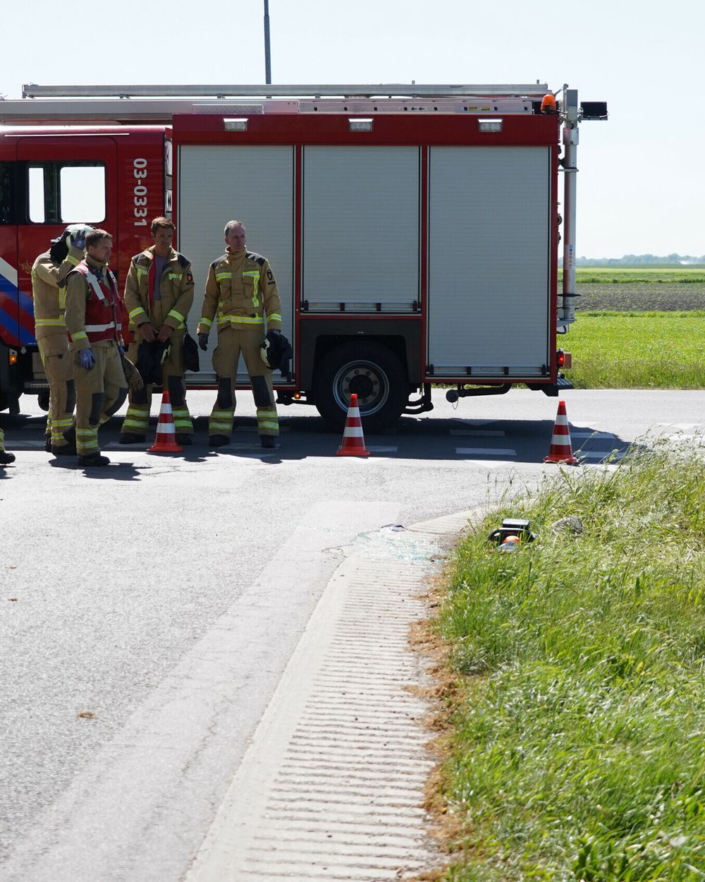 Auto belandt op zijkant bij De Groeve - RTV Drenthe