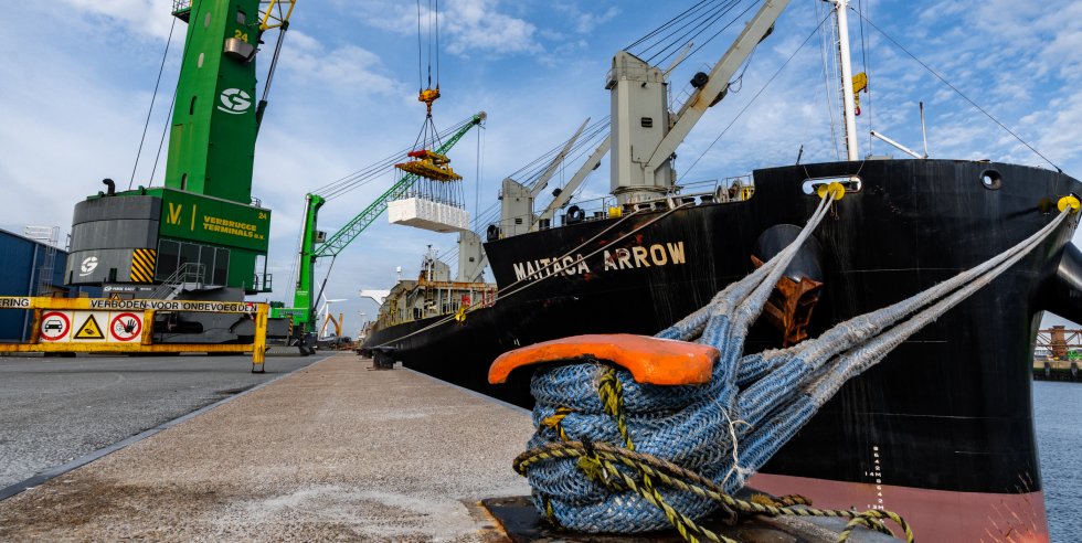 Verbrugge Terminals legt werkzaamheden stil voor Veiligheidsdag ...