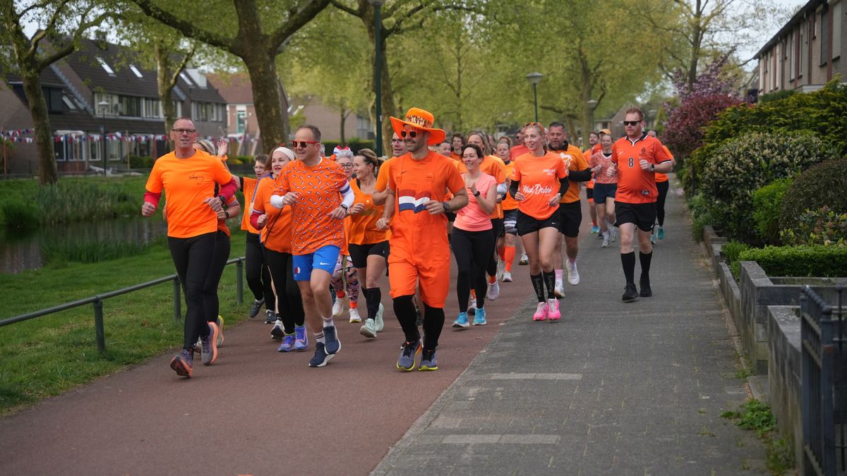 Live Koningsdag: Vrijmarkten begonnen | Oranjeloop | Trompet vanaf de ...