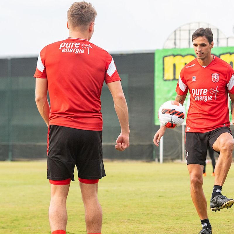 Bryan Ruiz maakt zaterdag rentree in shirt FC Twente - Oost