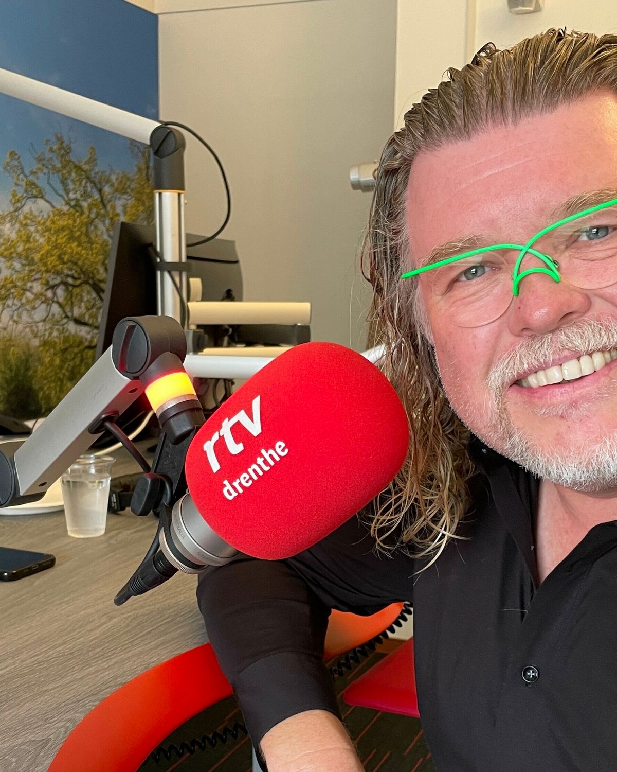 Zanger en presentator René Karst (59) overleden - RTV Drenthe