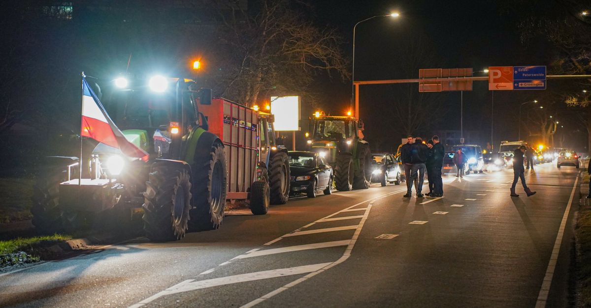 Boerenprotest maakt rondje in Noord-Drenthe en stopt bij vliegveld ...