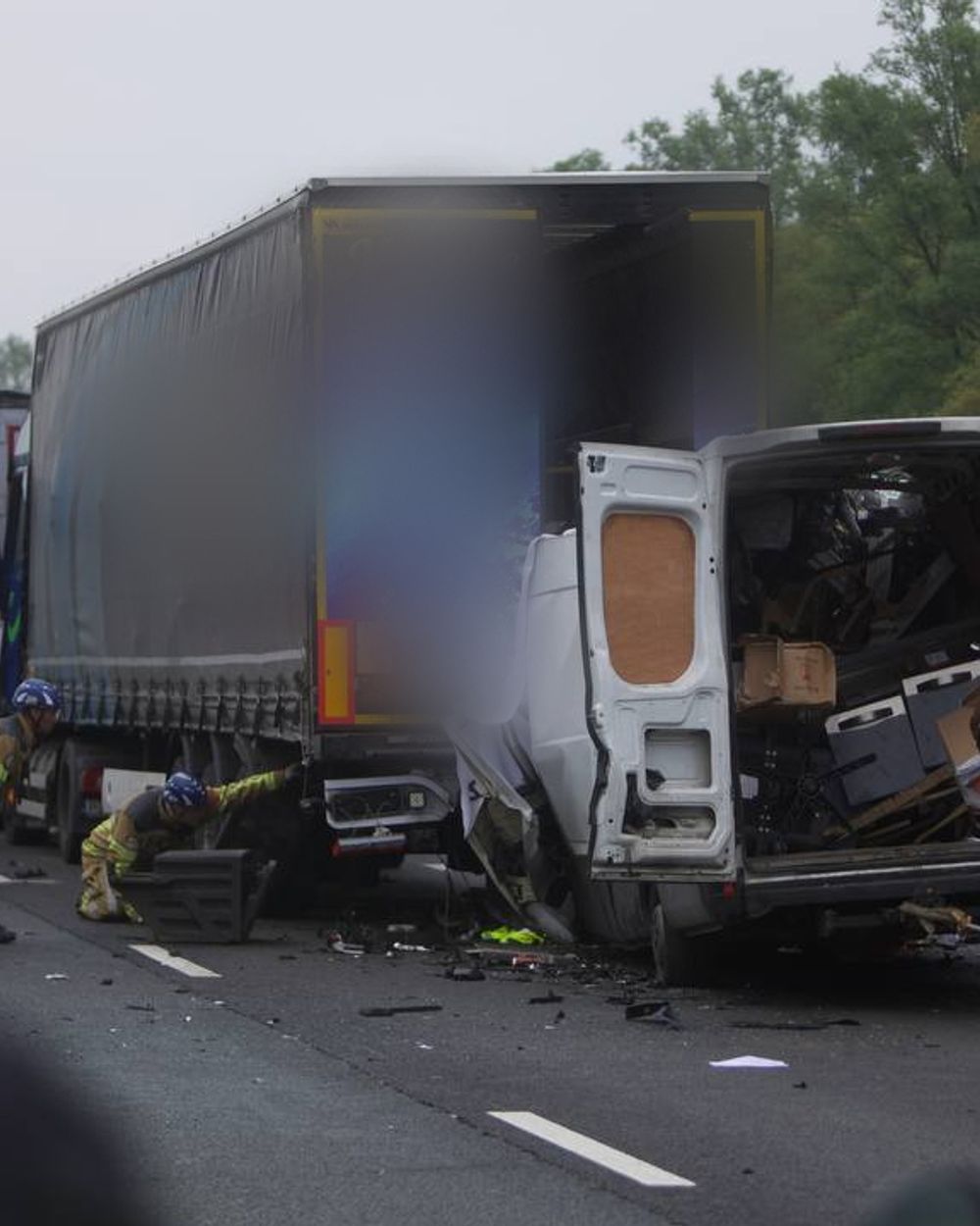 Dode bij ongeluk op A1: busje botst achterop file richting Duitse grens ...