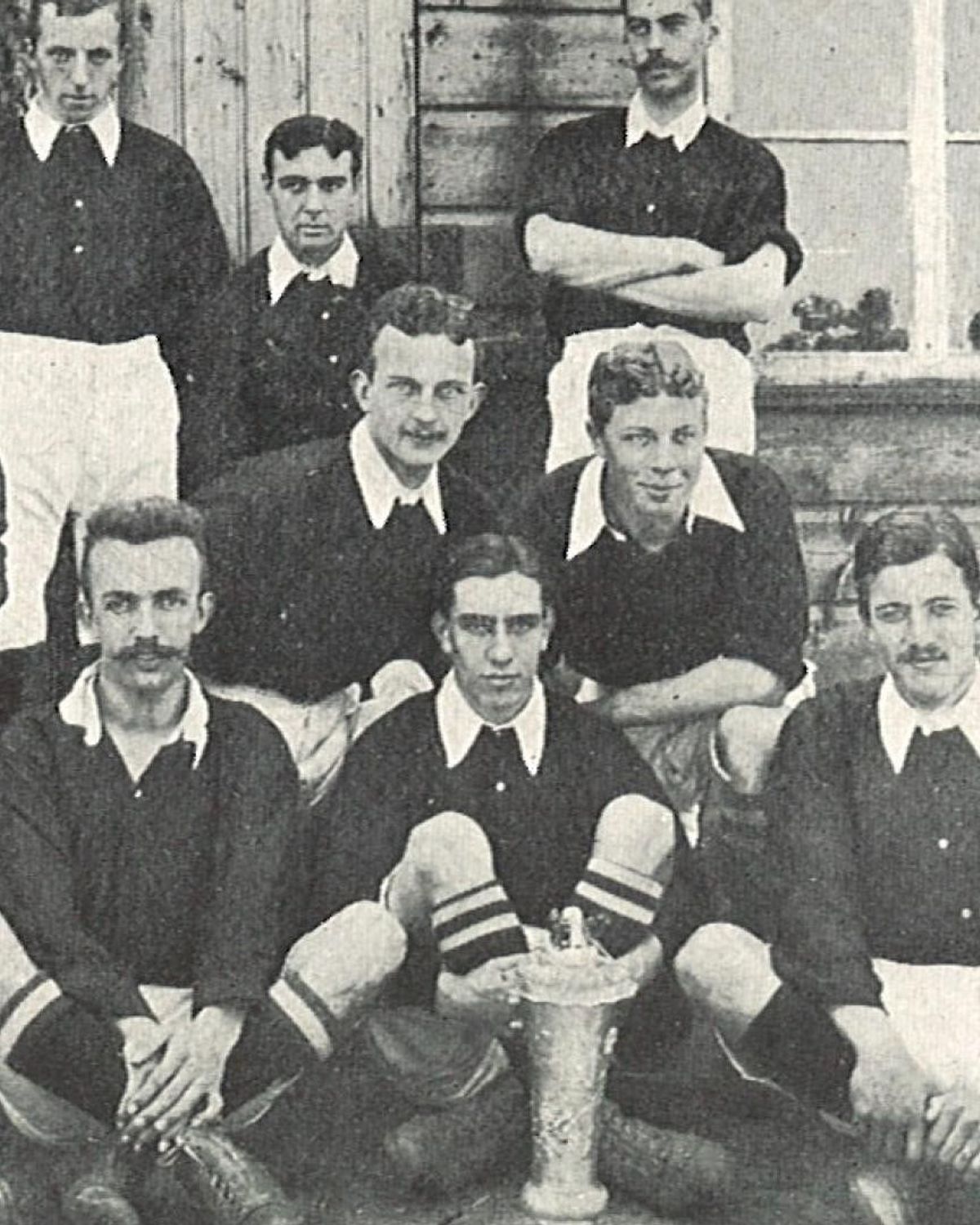 Concordia uit Delft krijgt KNVB-beker uit 1906 eindelijk uitgereikt ...