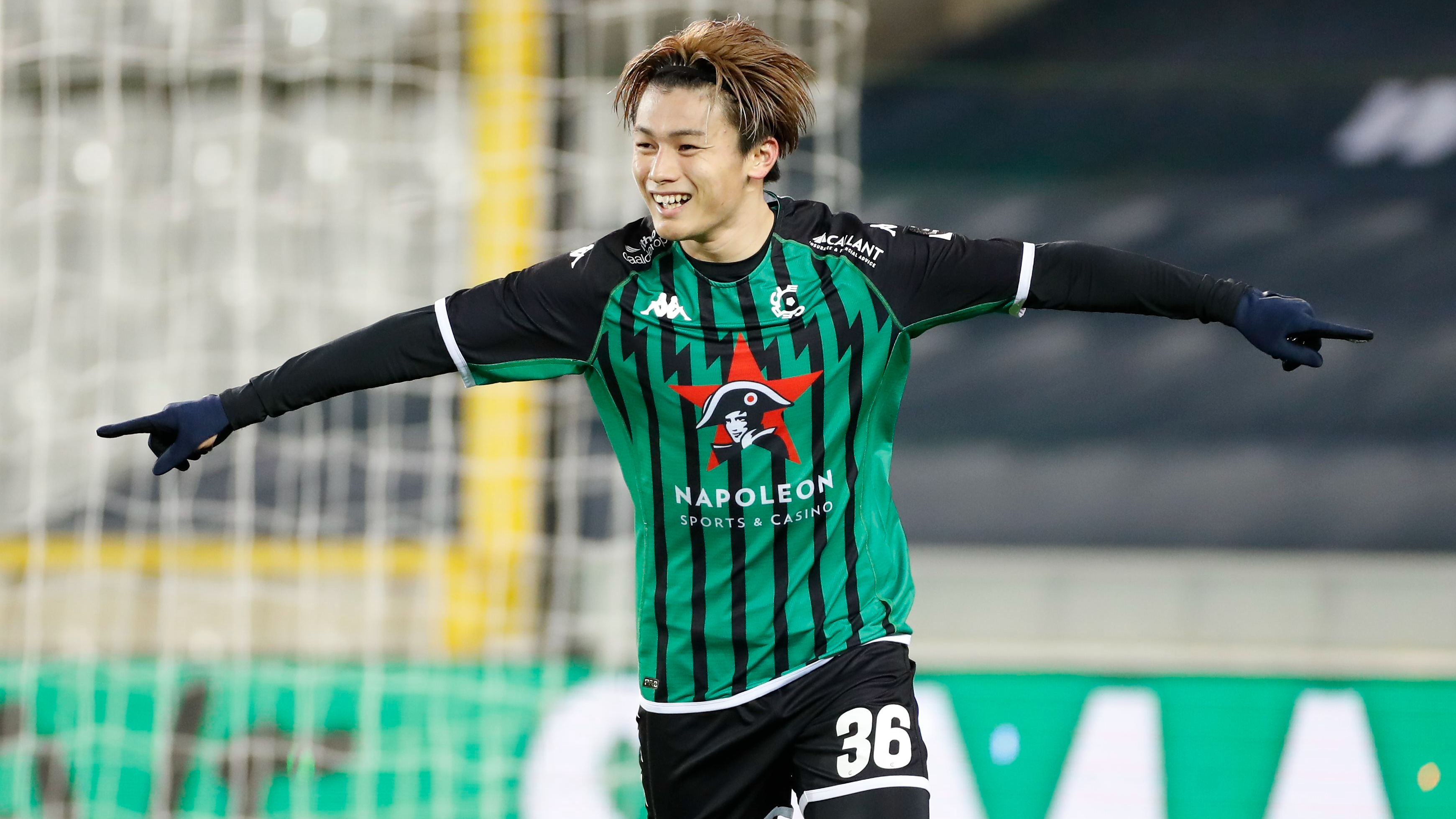 Dit gaat de Japanner Ueda als duurste speler uit de clubhistorie ...