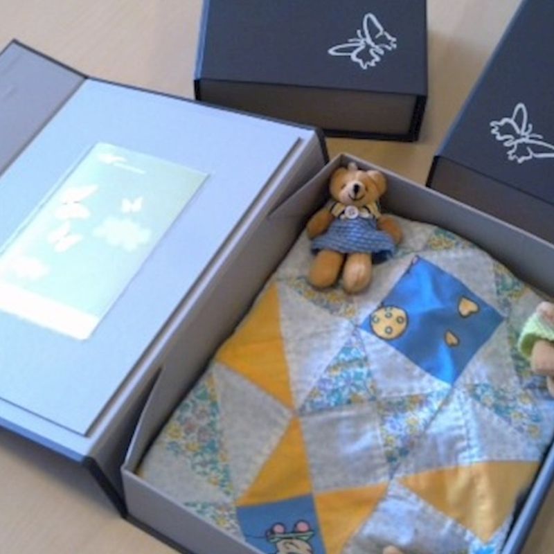 Overleden baby krijgt vlinderdoosje - Oost