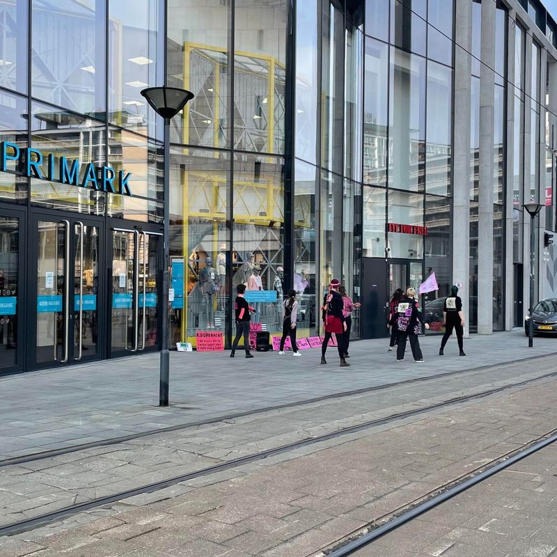 Grootste Primark van Nederland opent in Rotterdam, maar niet iedereen ...