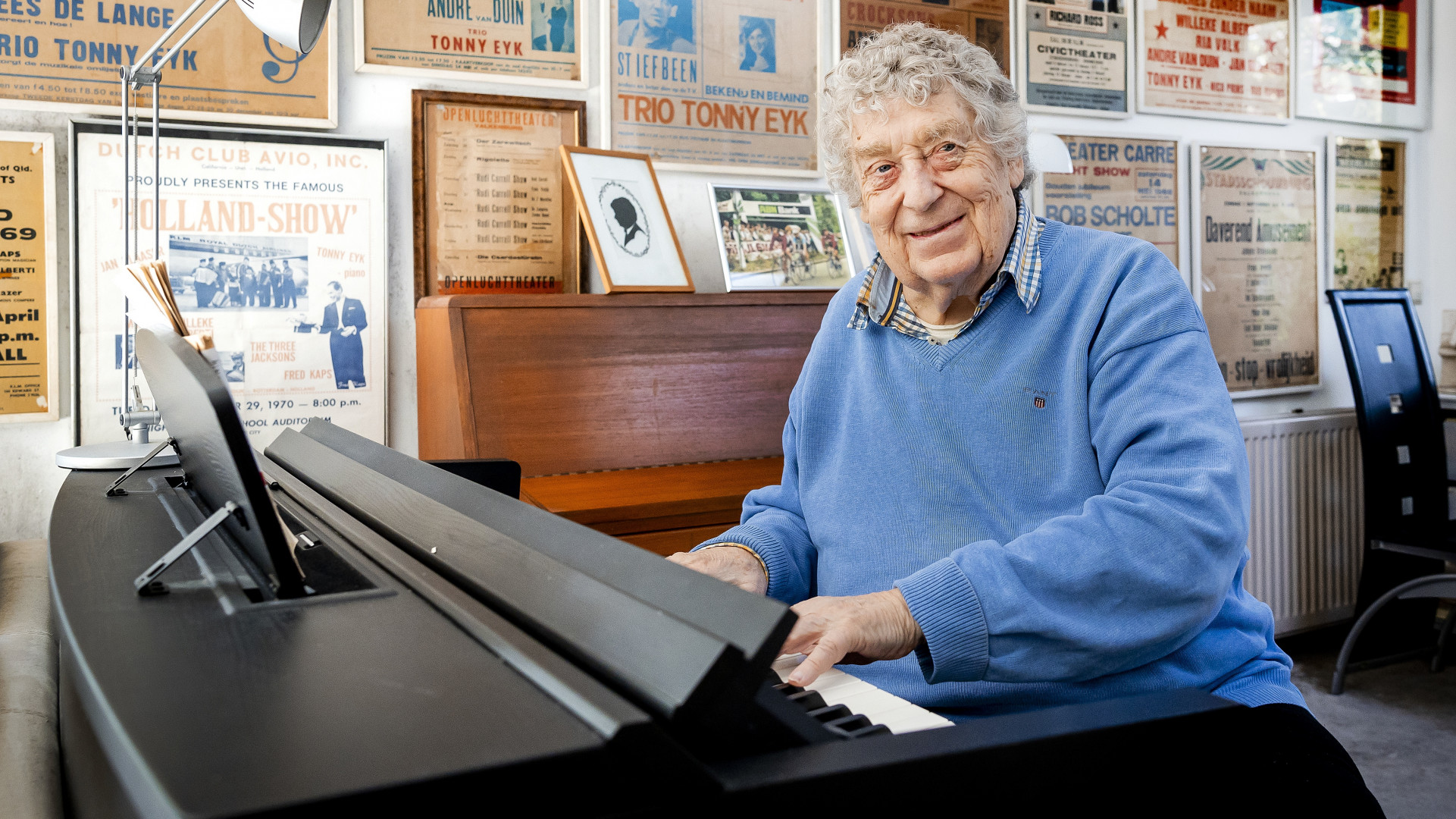 Musicus en componist Tonny Eyk overleden - Omroep West