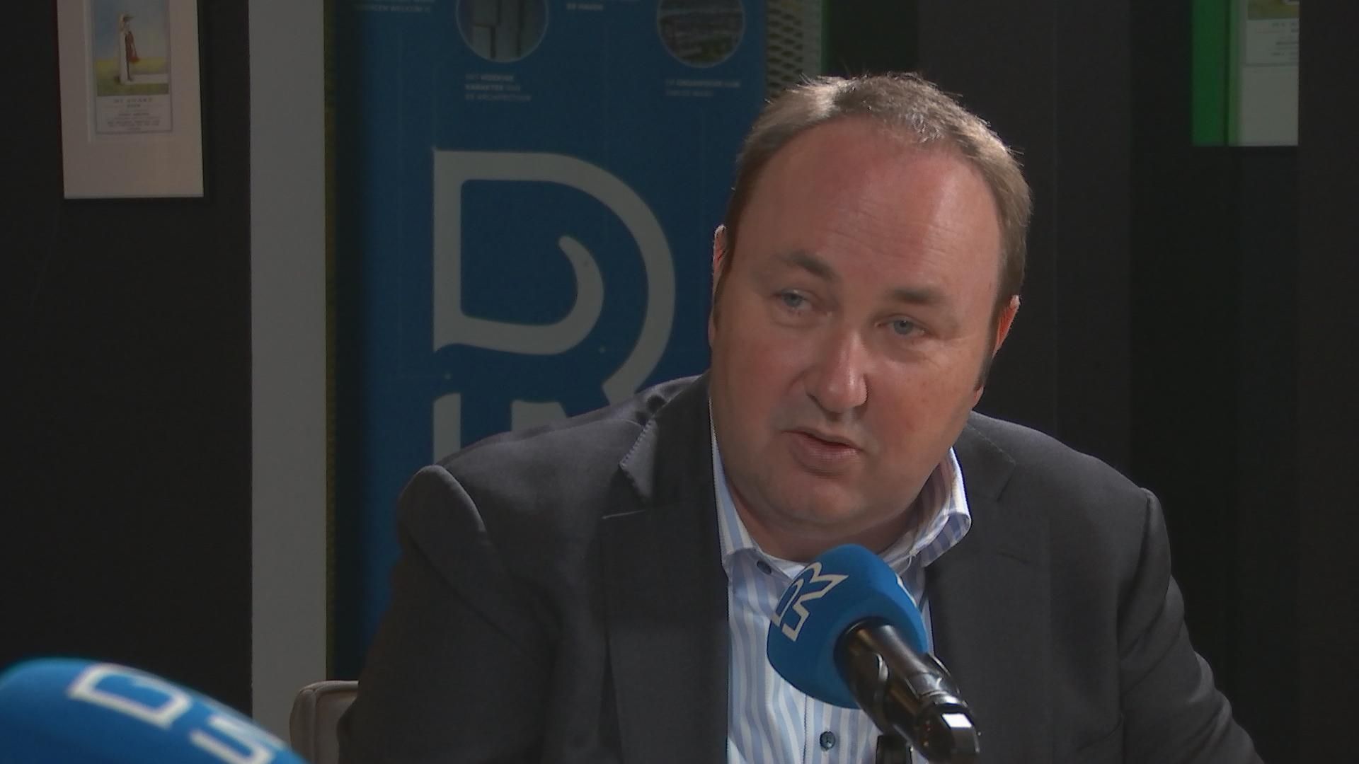 KIJK TERUG: RET-directeur Maurice Unck beantwoordde jouw vragen op ...