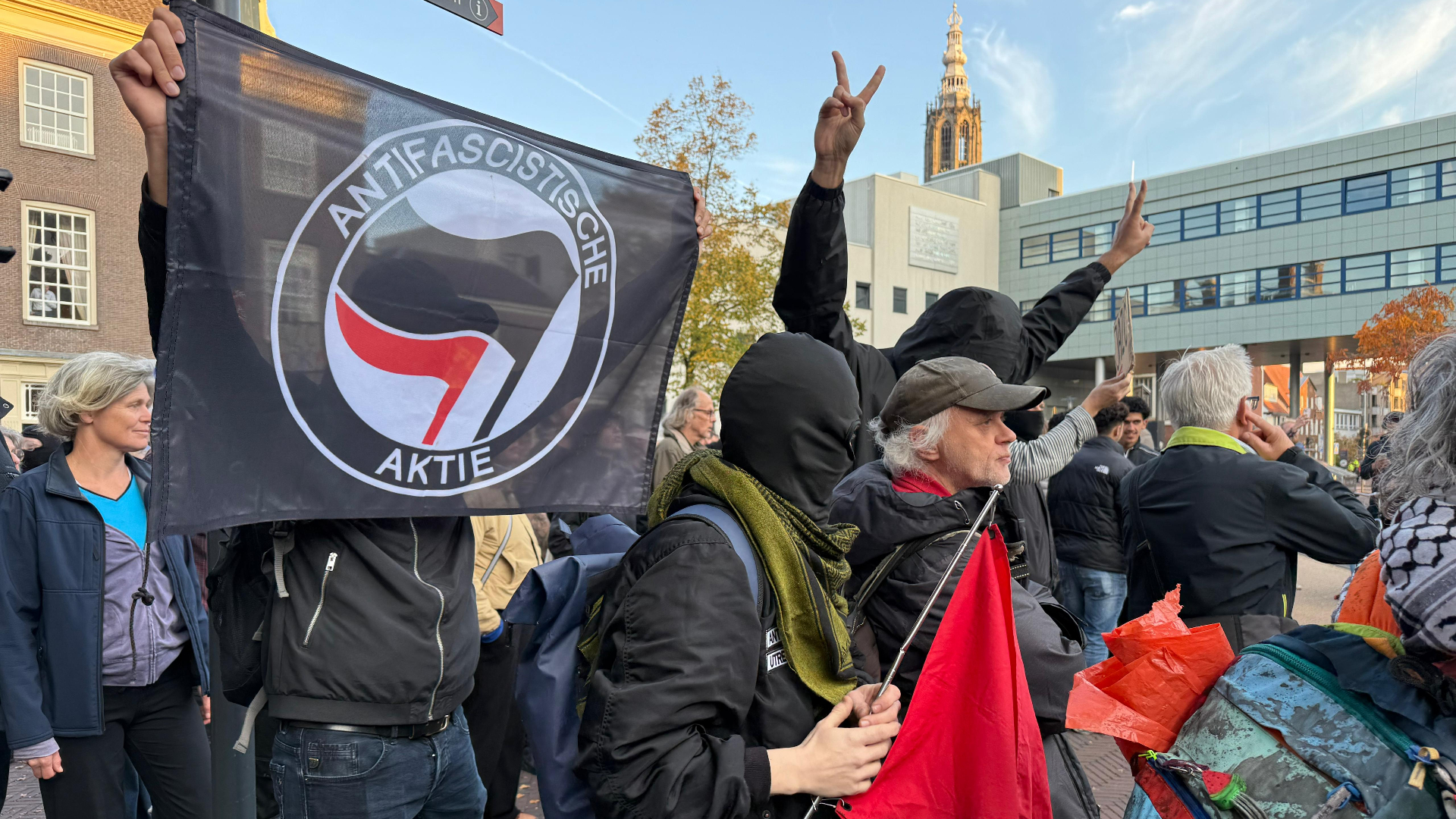 6 aanhoudingen bij demonstratie voor- en tegenstanders azc Amersfoort ...