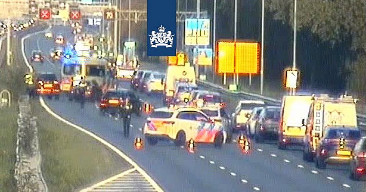 Ongeluk met drie auto's op A12, A4 dicht na ongeluk met meerdere voertuigen - Omroep West